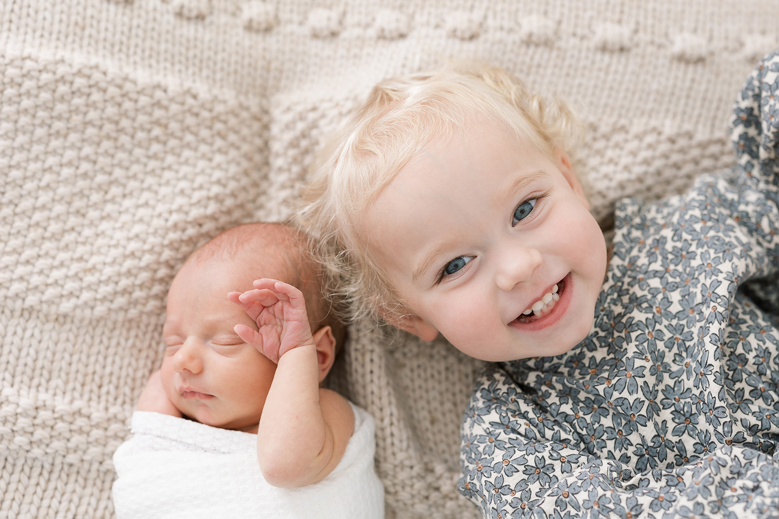 How to Include Siblings in Your Newborn Photos | Houston Heights